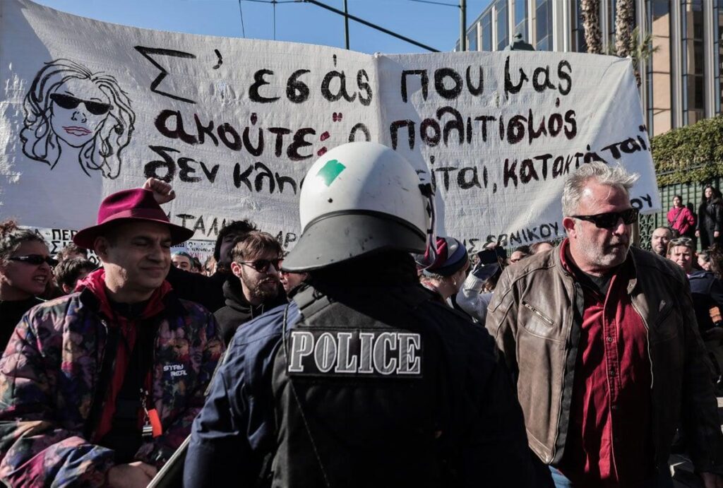 Σε ταληράκια - Commonality