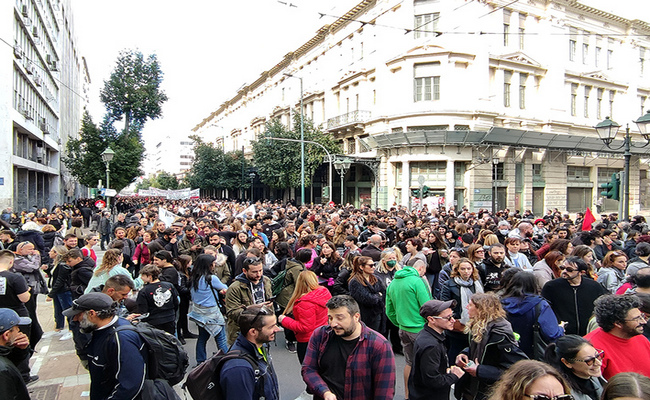 Αιμιλία Βήλου: Αντί να γίνει η ανάγκη Ιστορία, η Ιστορία γίνεται σιωπή ...
