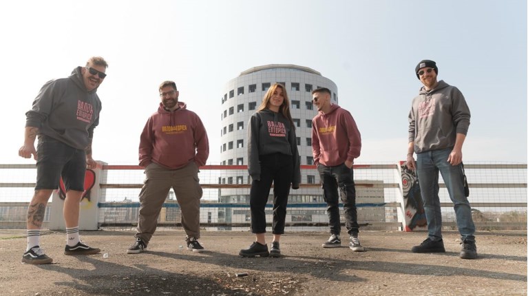 Κώστας Καναβούρης: Για να μπει ο ήλιος - Commonality